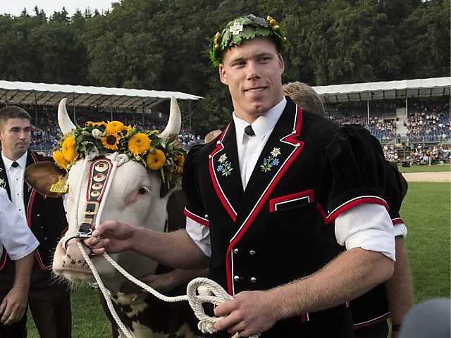 Matthias Sempach gewinnt alle Gänge und wird Schwingerkönig | TagesWoche
