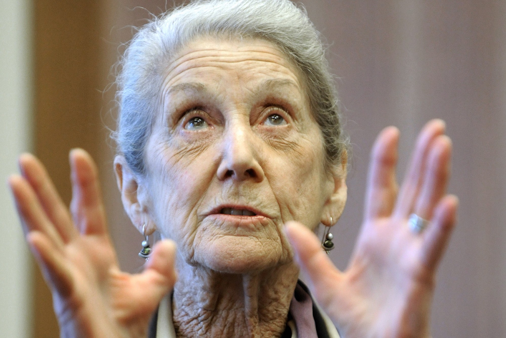 Zum Gedenken an Nadine Gordimer: «Wer allem zustimmt, hat nichts zu ... Zum Gedenken an Nadine Gordimer: «Wer allem zustimmt, hat nichts zu ...
